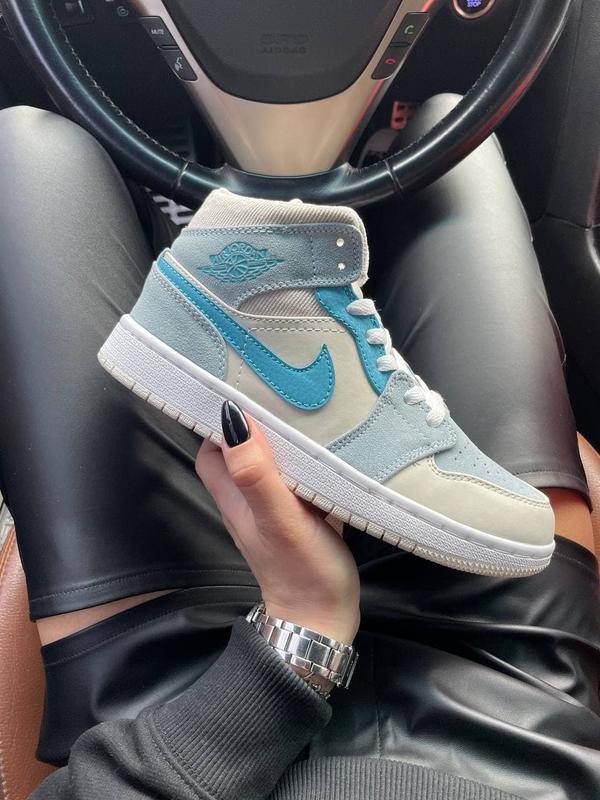 Кроссовки женские nike air jordan 1 mid голубые/белые (найк аи...: цена ...