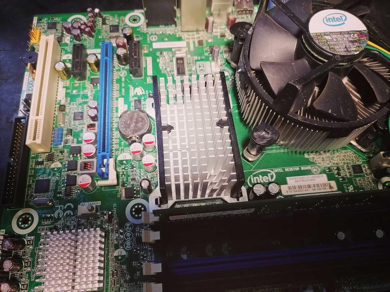 Материнская плата Intel Desktop Board 01 - 500 ₴, купить на ИЗИ (46156475)